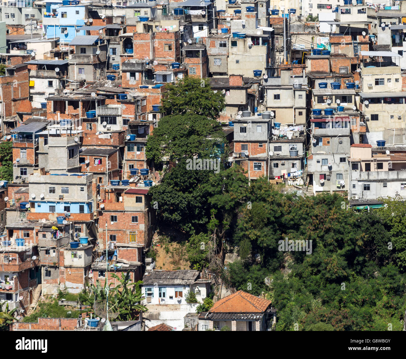 Rio de janeiro contrast favela slum hi-res stock photography and images ...