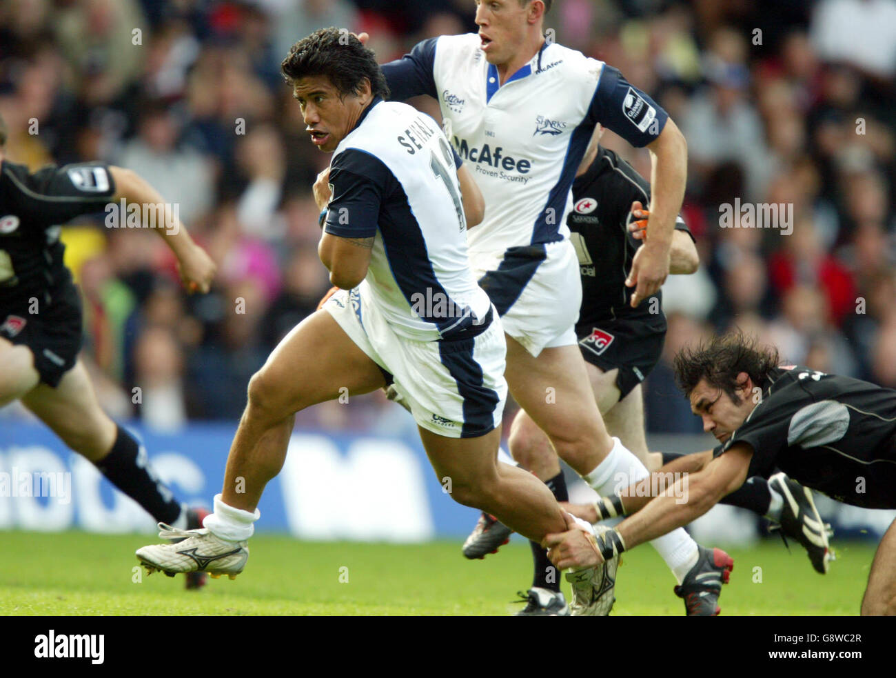 Sale Sharks' Elvis Seveal'i races clear to score a try Stock Photo - Alamy