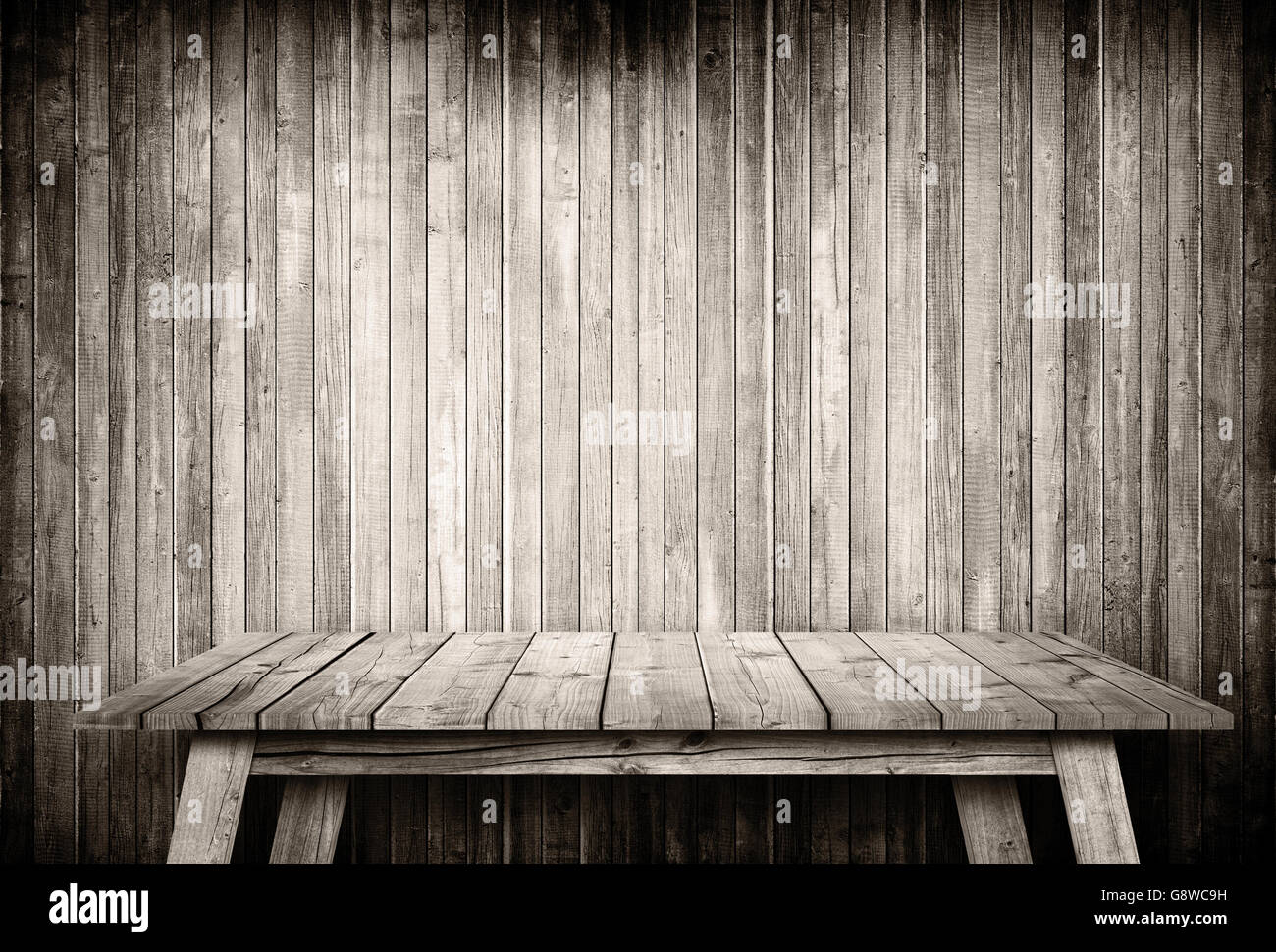 Grunge wall room table hi-res stock photography and images - Alamy