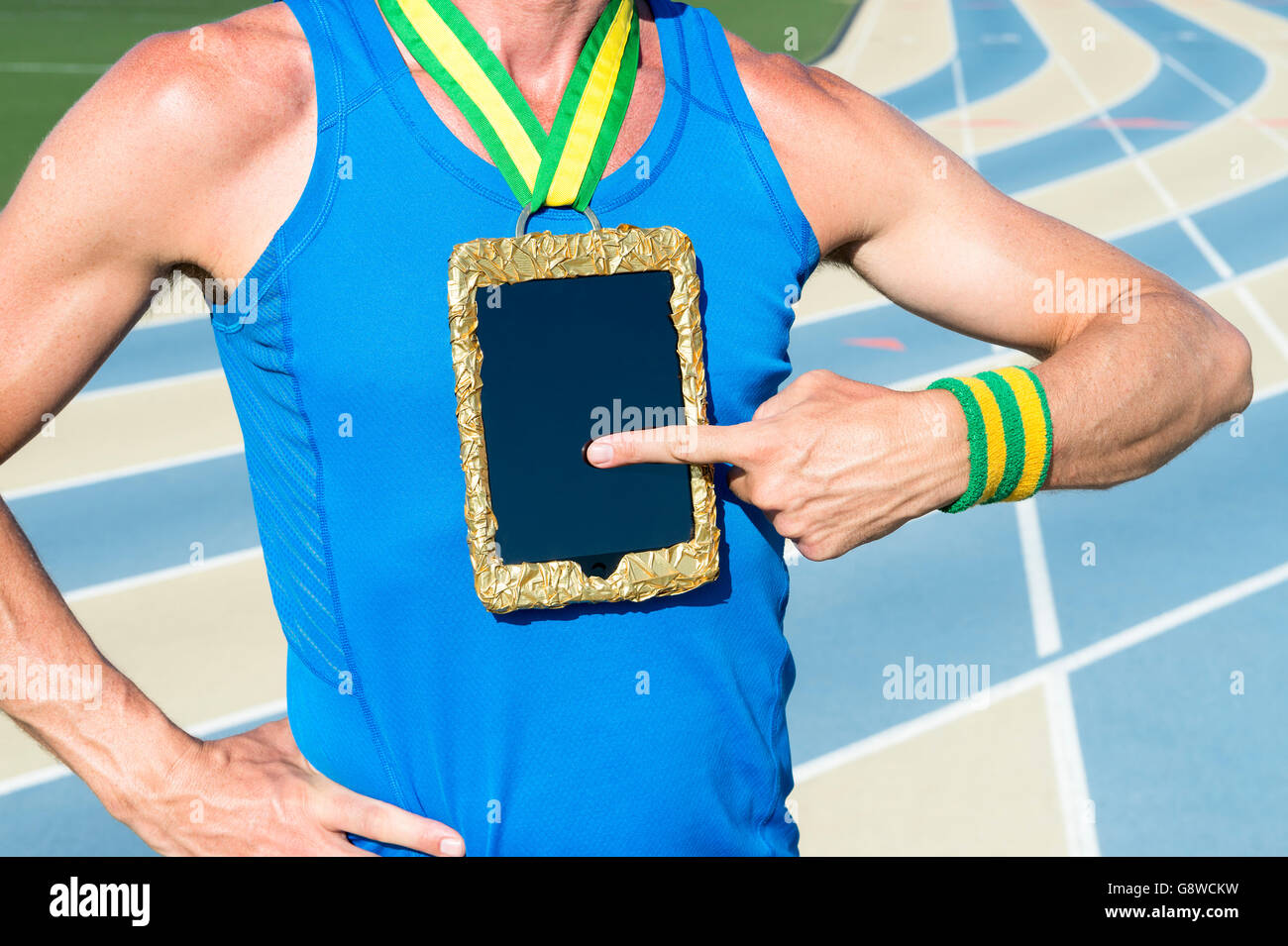 Gold medal athlete standing running hi-res stock photography and images ...
