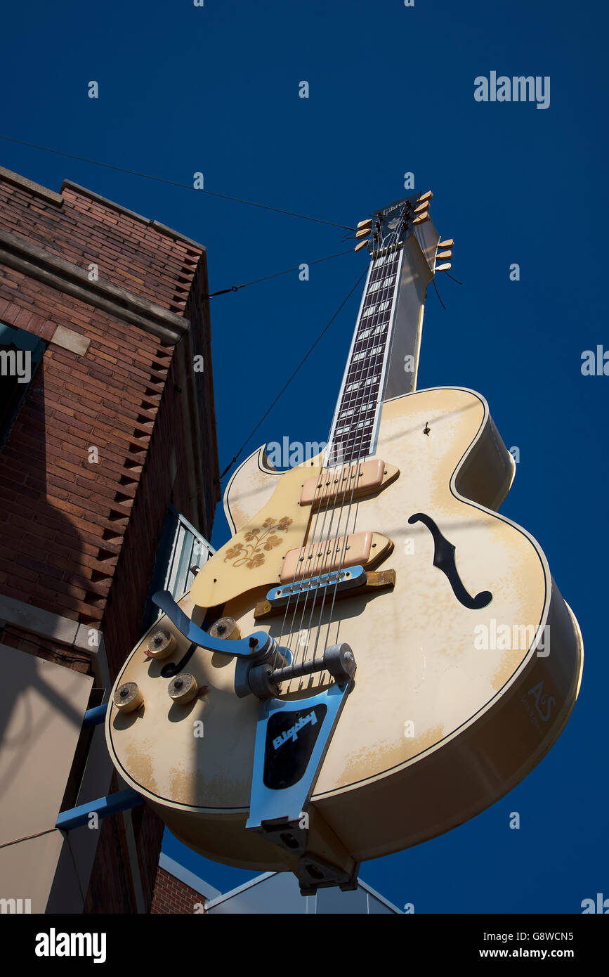 Sun Record Studio opened by rock-and-roll pioneer Sam Phillips in ...