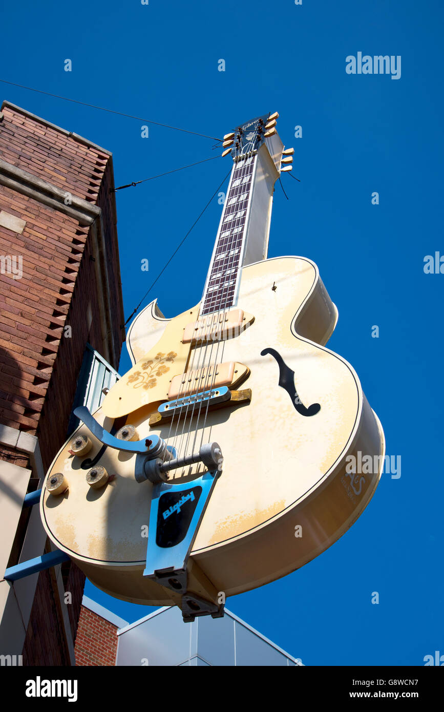 Sun Record Studio opened by rock-and-roll pioneer Sam Phillips in ...