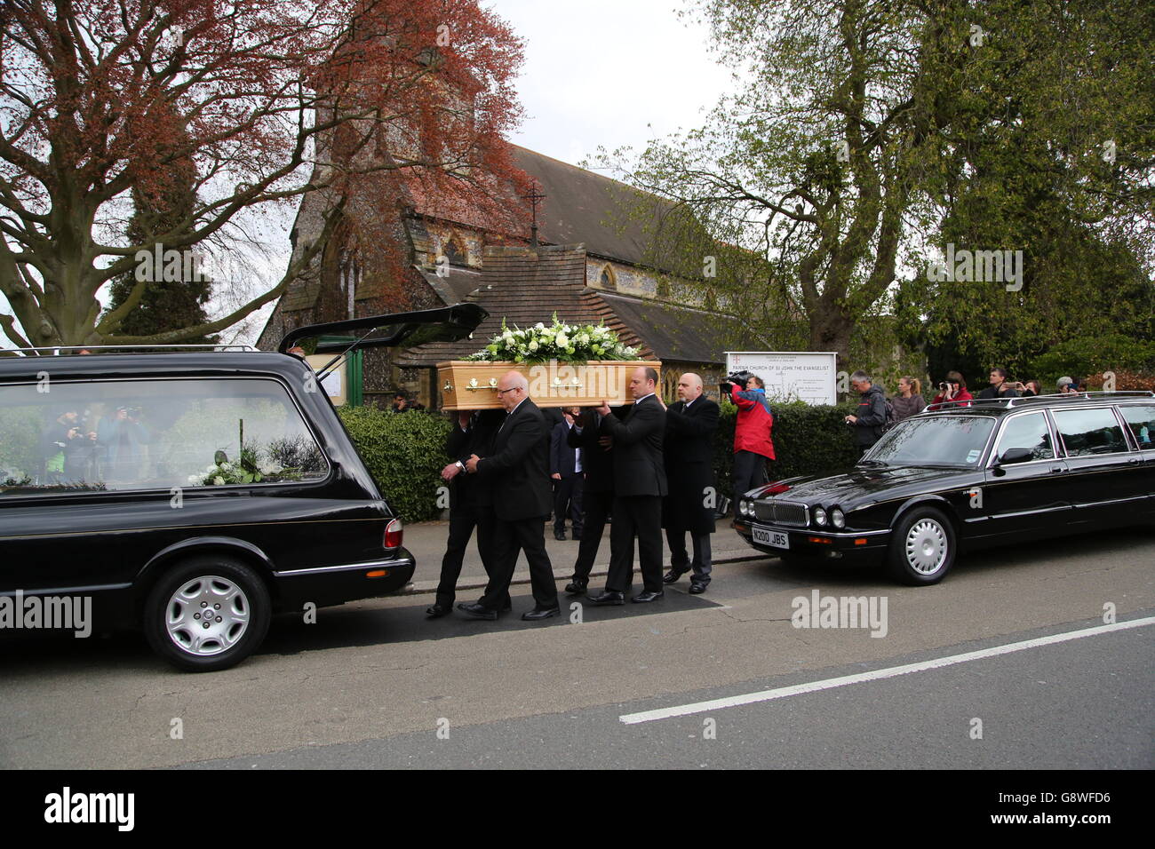 Ronnie Corbett funeral Stock Photo - Alamy