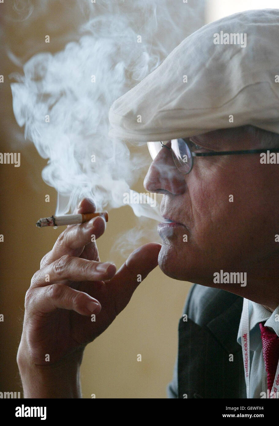 Artist david hockney smokes a cigarette in brighton hi-res stock ...