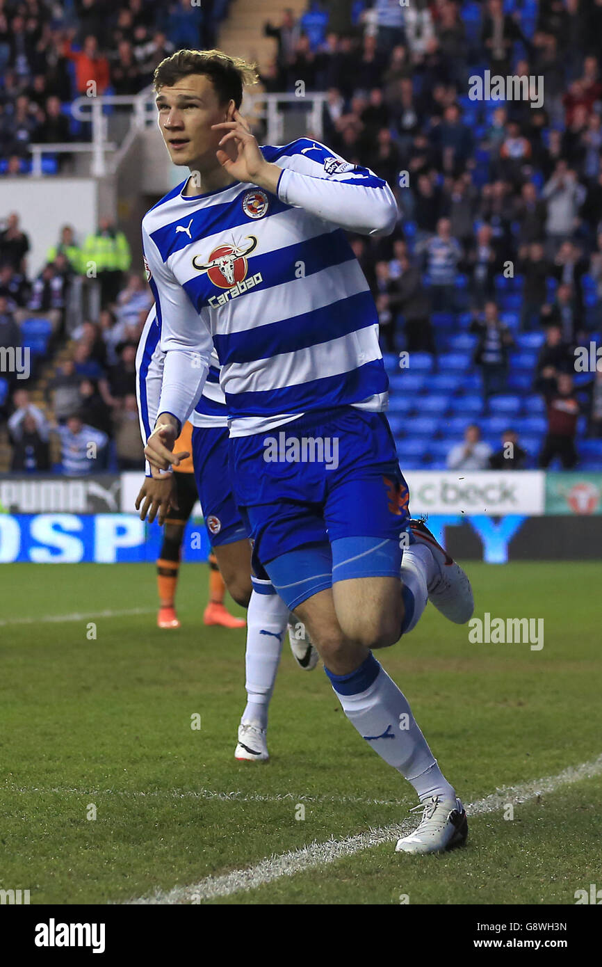 Jake cooper reading hi-res stock photography and images - Alamy