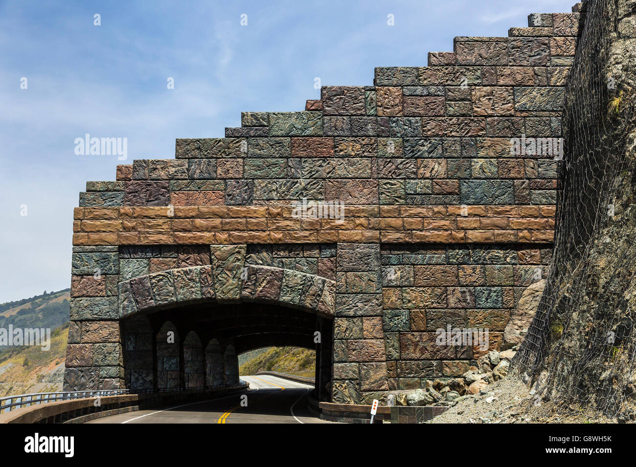 big sur rain rocks rock shed california Stock Photo - Alamy