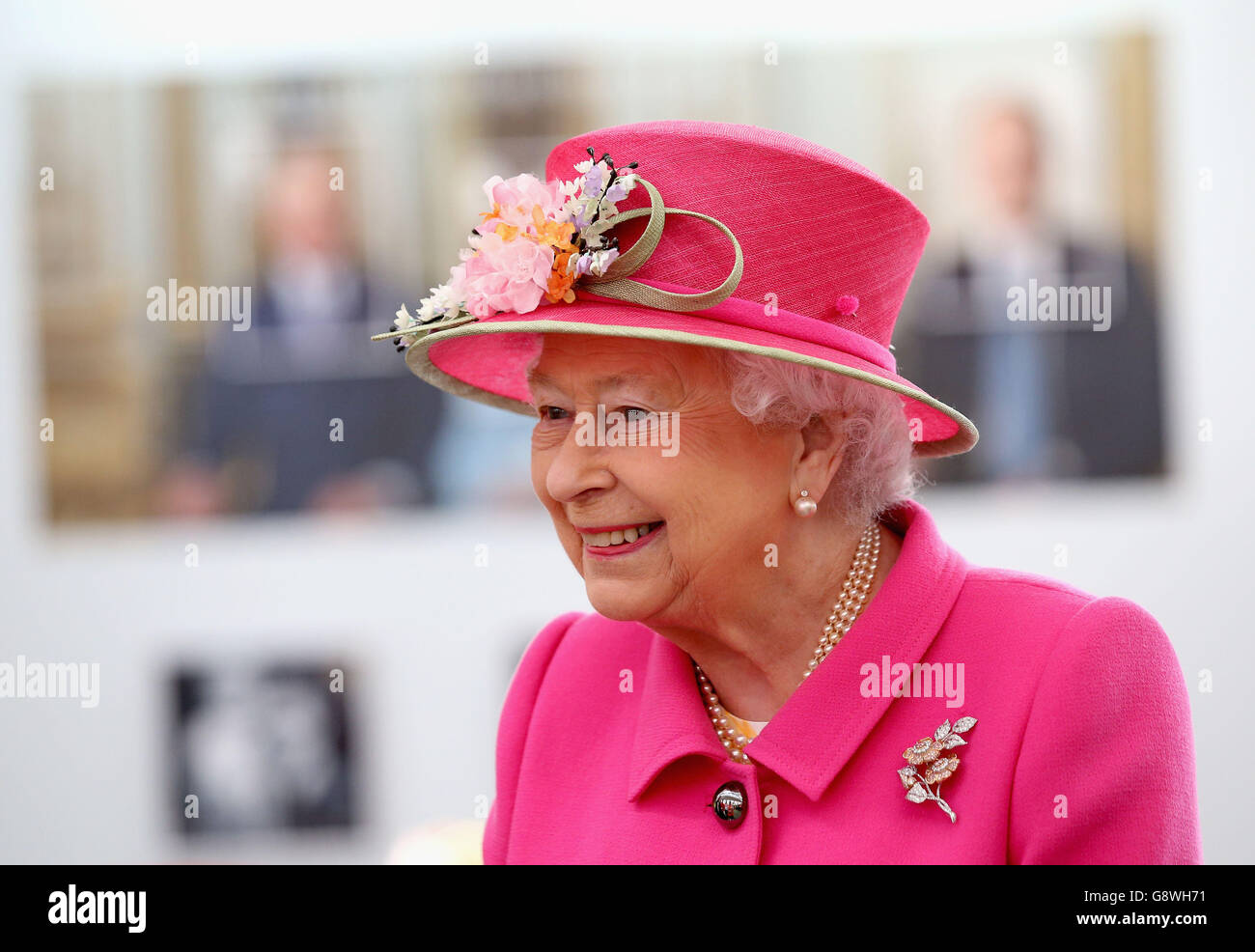Royal mail windsor delivery office hi-res stock photography and images ...
