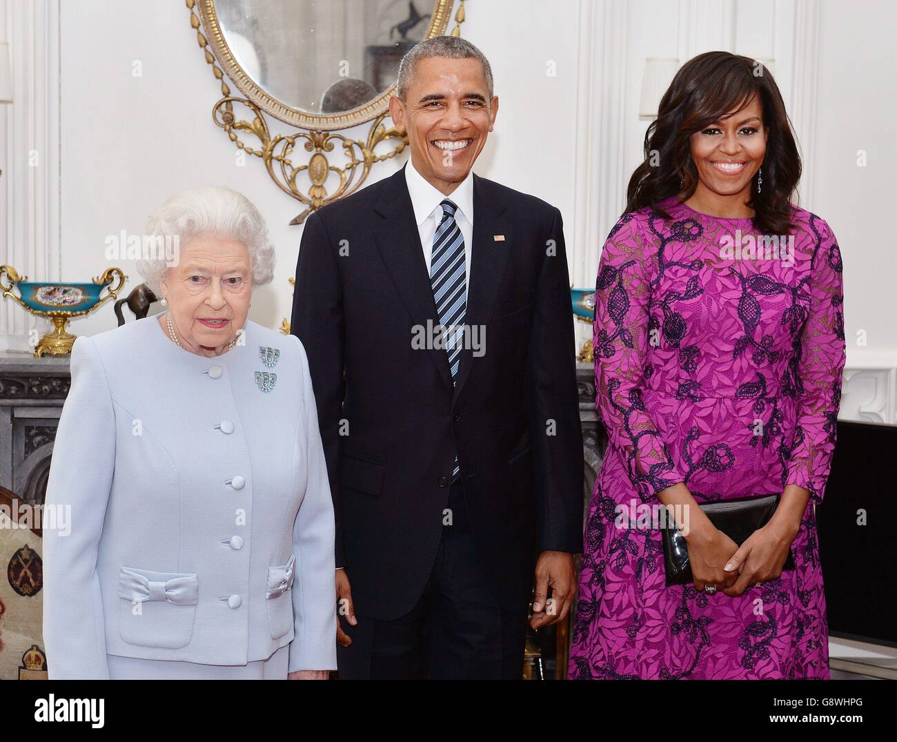 Queen Elizabeth II (left) stands with the President and First Lady of ...
