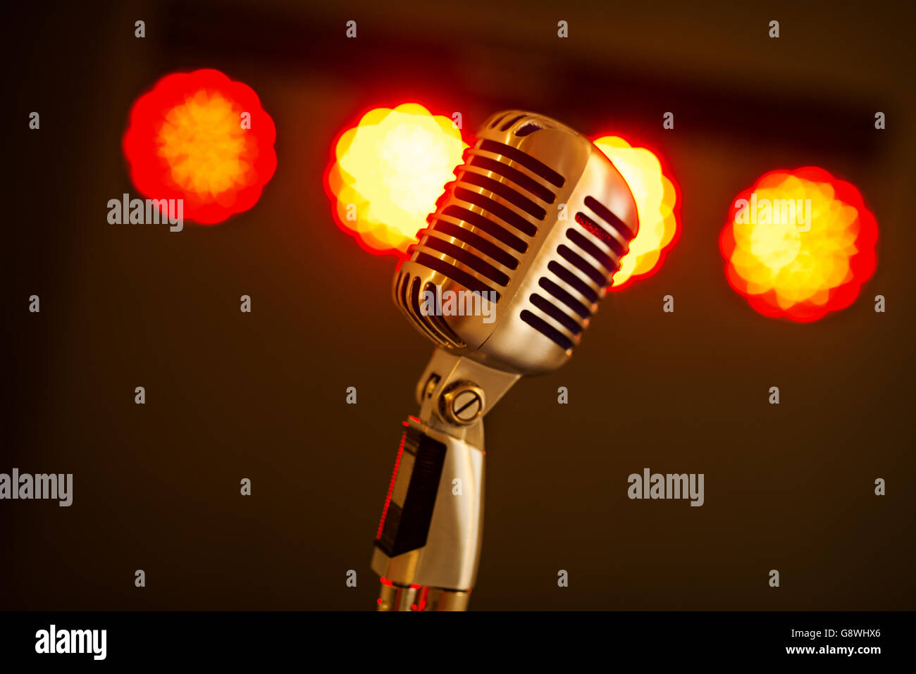 Old fashioned microphone hi-res stock photography and images - Alamy