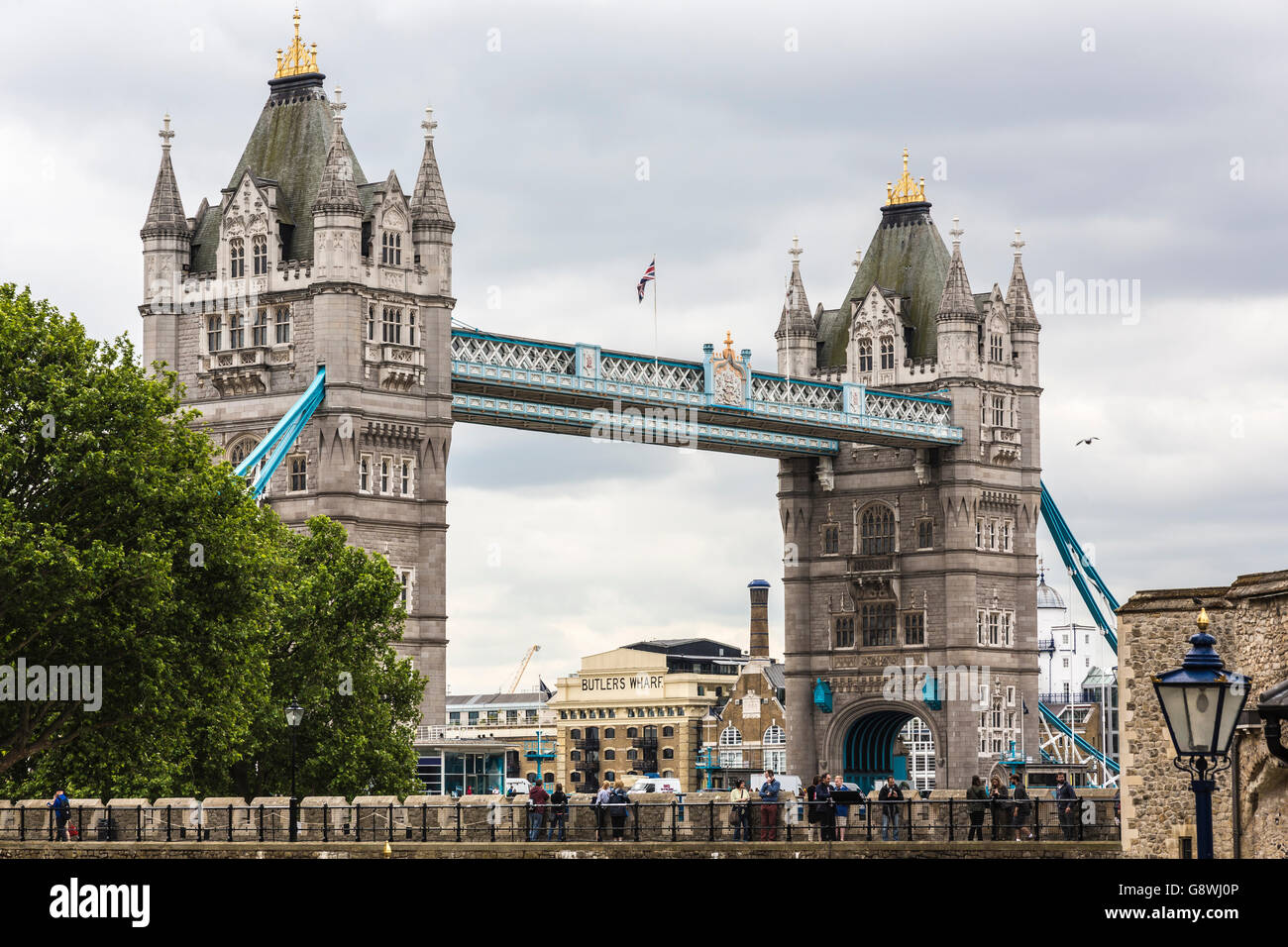 tower bridge thames london Stock Photo - Alamy