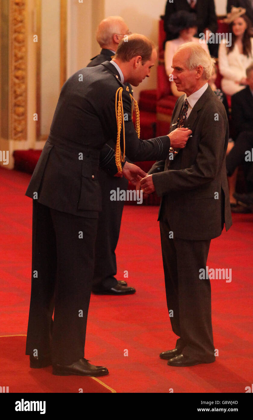 Conductor Steuart Bedford receives an OBE from the Duke of Cambridge ...