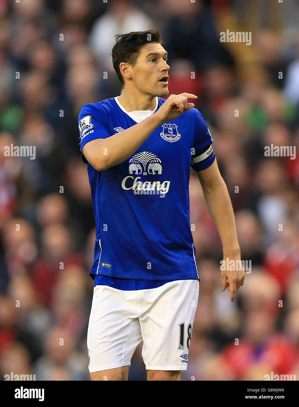 Liverpool gareth barry anfield hi-res stock photography and images - Alamy