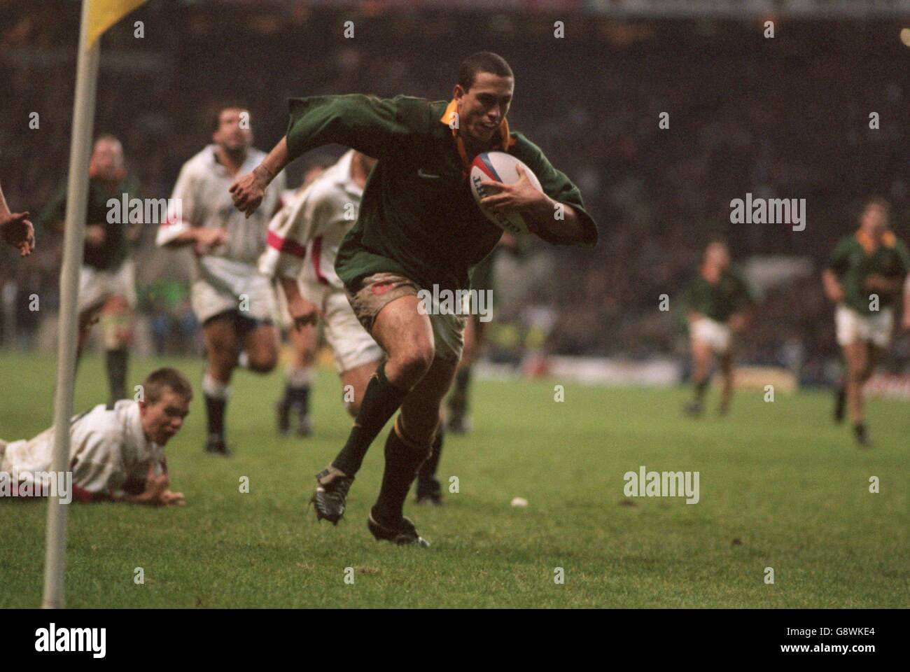 Werner Swanepoel of South Africa races towards the tryline Stock Photo ...