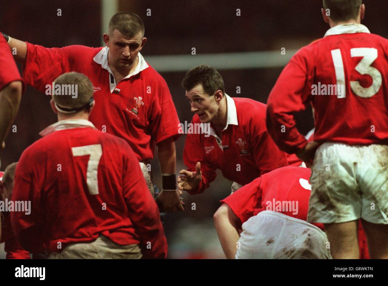 Wales's Rob Howley (centre) tries to rally his teammates Stock Photo ...