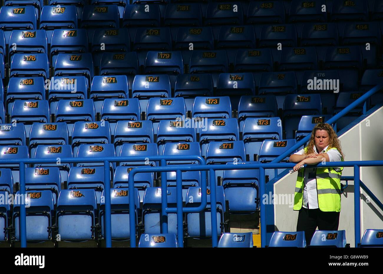'stamford bridge' chelsea seating hi-res stock photography and images ...