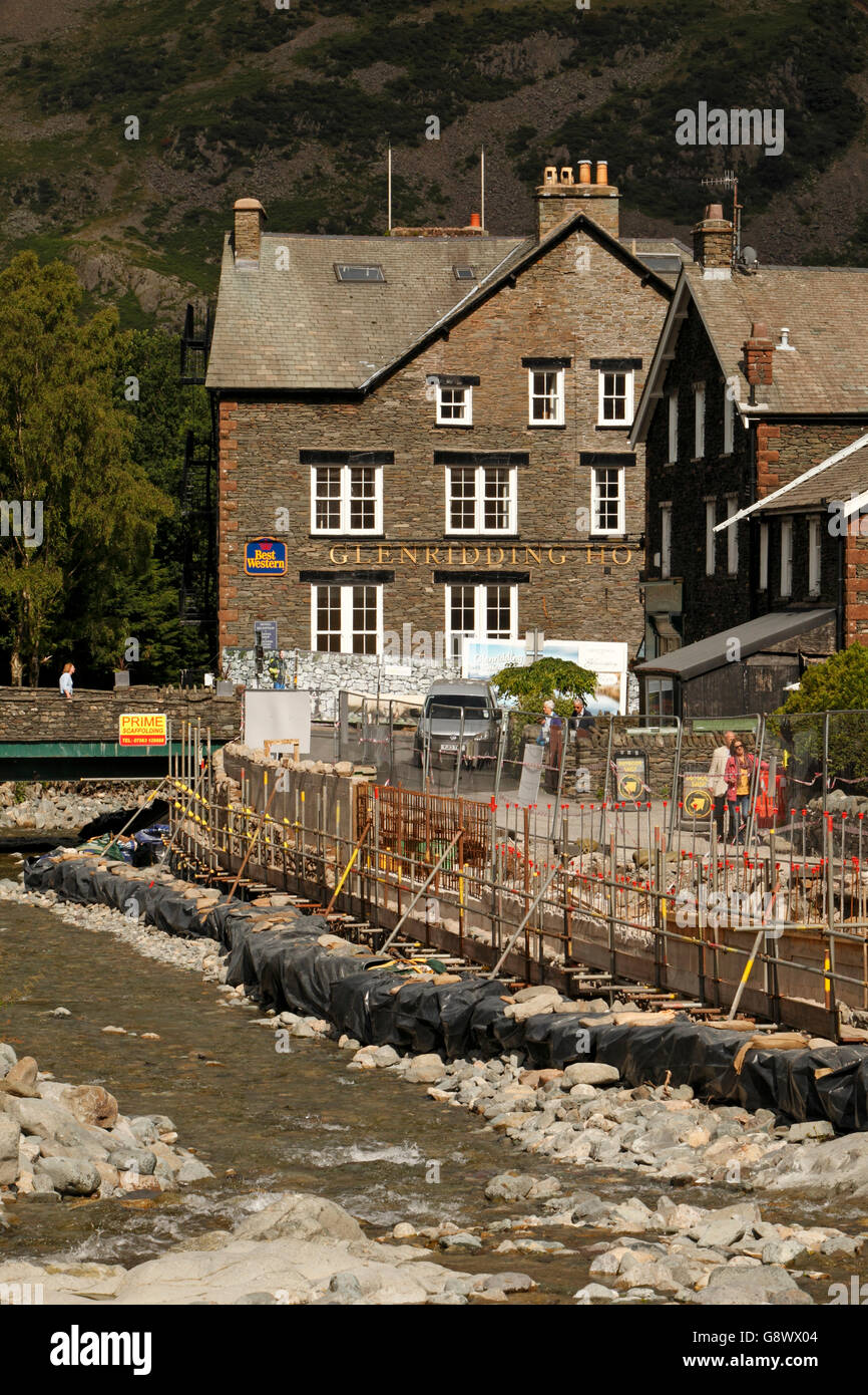 River defences hi-res stock photography and images - Alamy