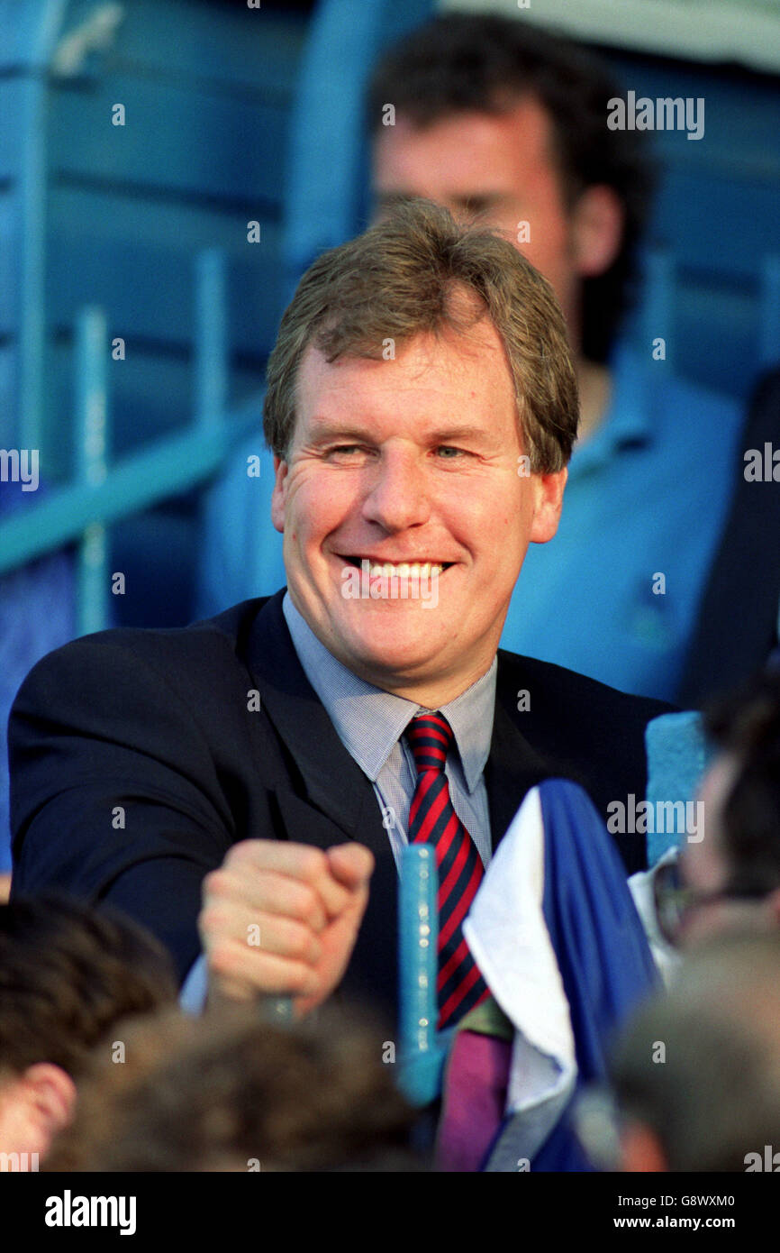 Joe royle oldham hi-res stock photography and images - Alamy