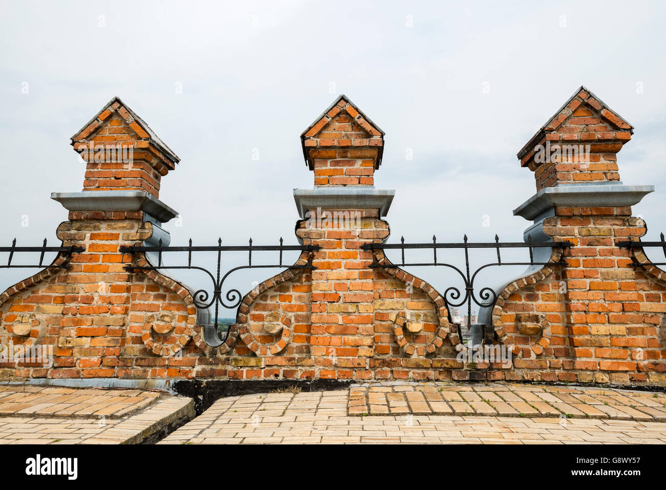 Defensive castle hi-res stock photography and images - Alamy