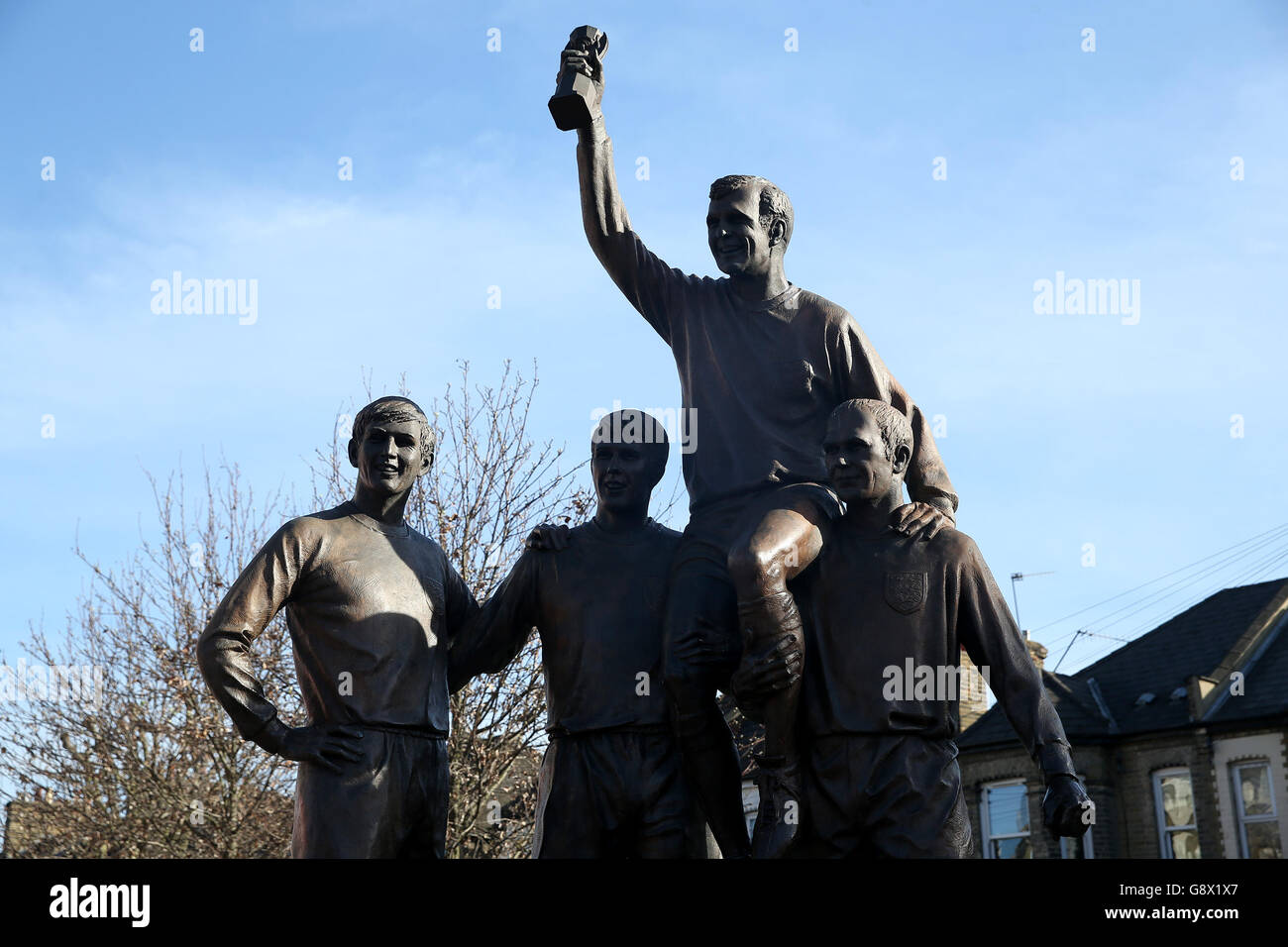Statue of bobby moore outside upton park hi-res stock photography and ...