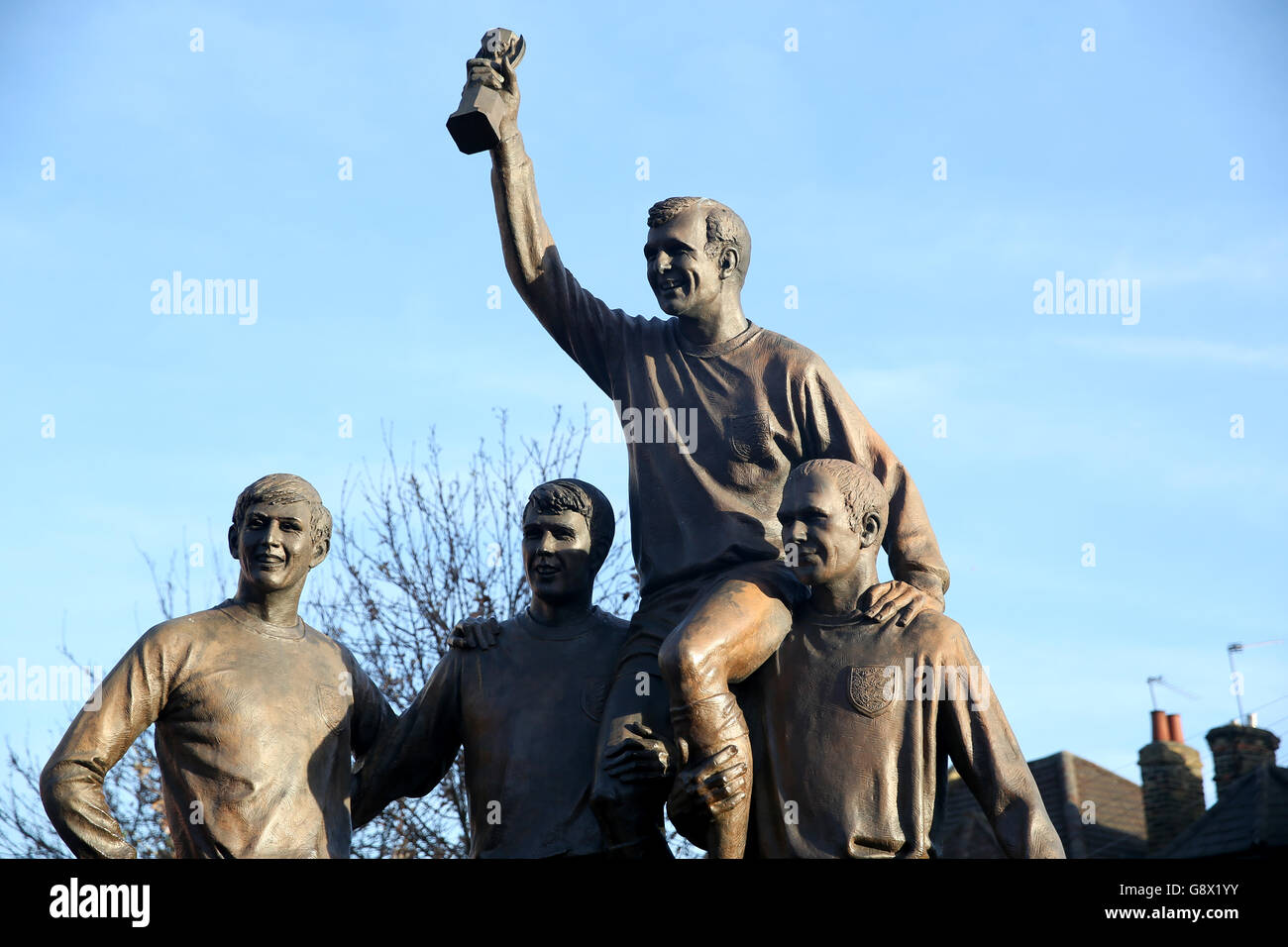 Statue of bobby moore outside upton park hi-res stock photography and ...