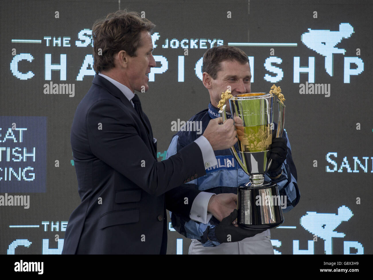Champion jump jockey tony mccoy hi-res stock photography and images - Alamy