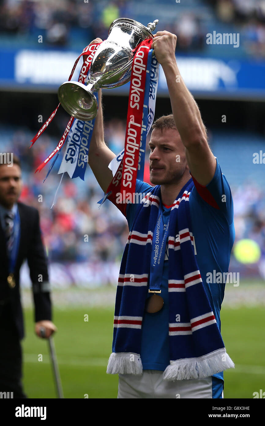 Scottish championship trophy football hi-res stock photography and ...
