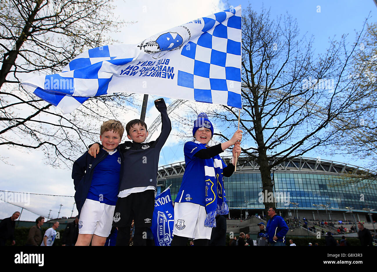 Everton football flag hi-res stock photography and images - Alamy