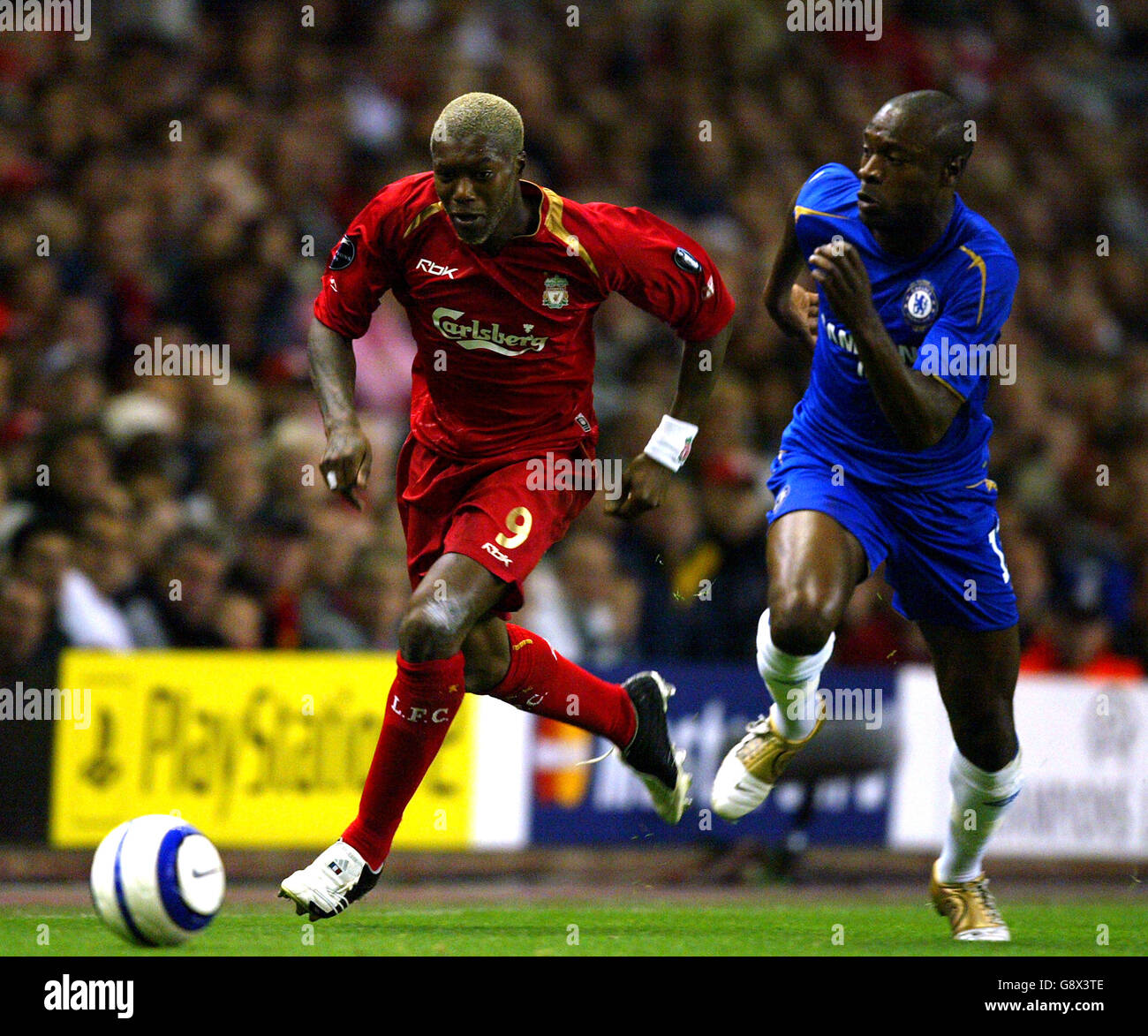 Anfield william gallas hi-res stock photography and images - Alamy