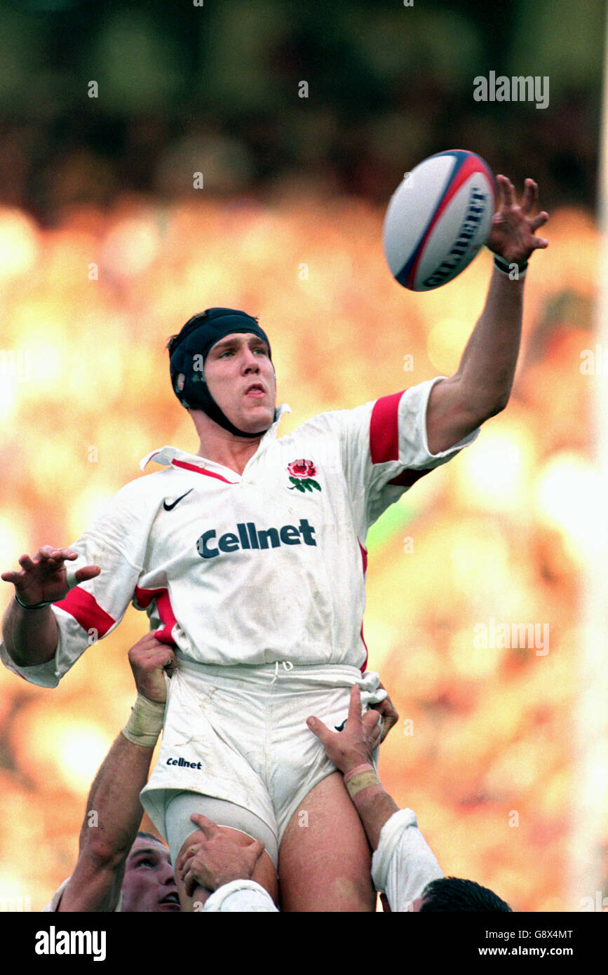 Archer of england pulls the ball in at line out hi-res stock ...