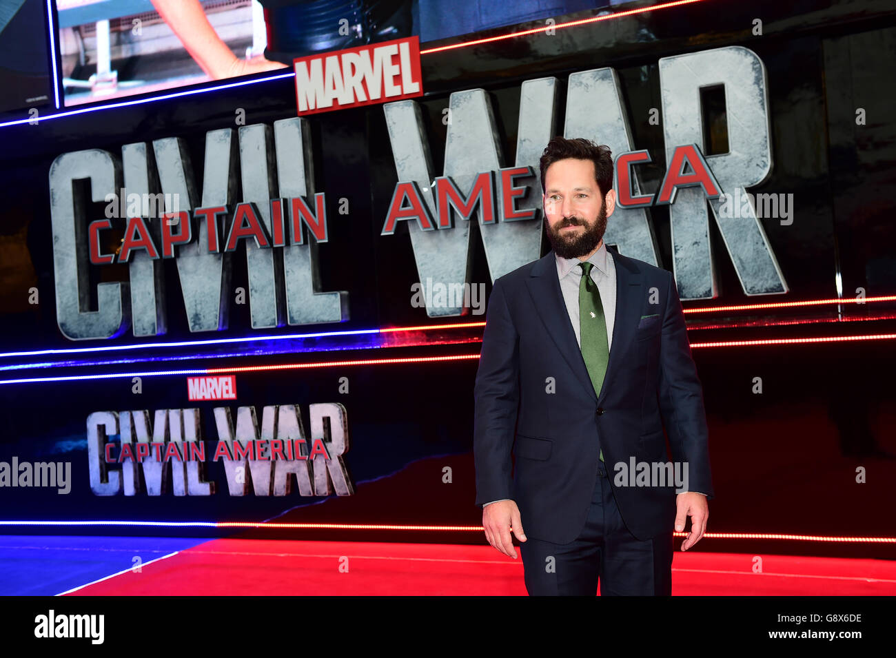 Paul rudd attending hi-res stock photography and images - Alamy