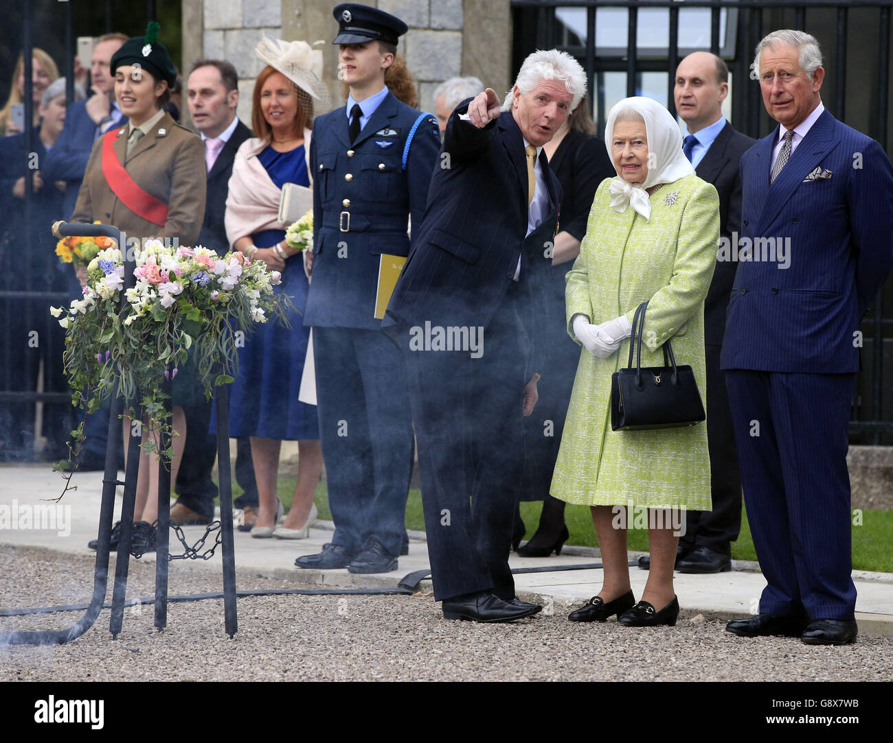 Attends beacon lighting event cambridge gate windsor castle hi-res ...