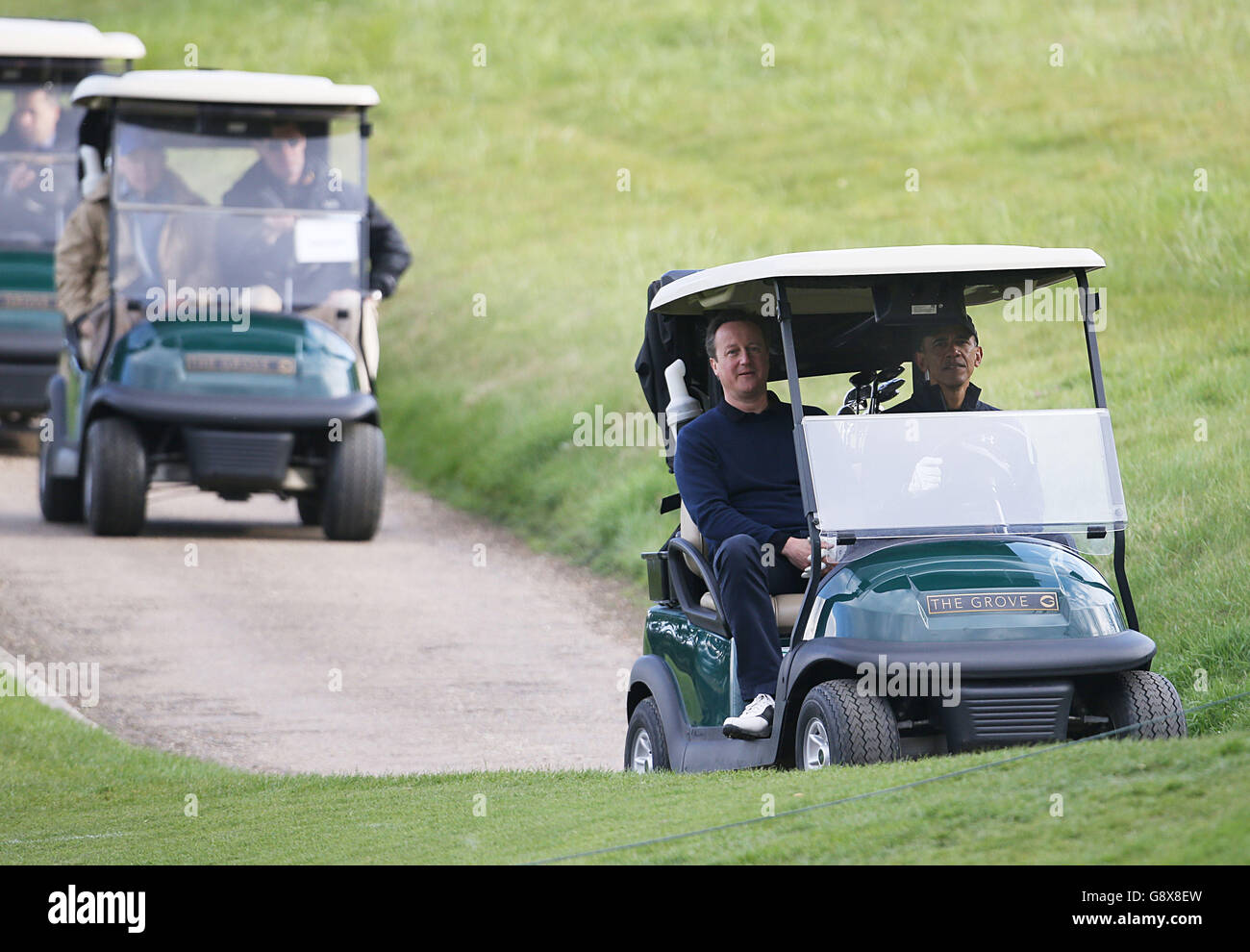US President Barack Obama (right) and Prime Minister David Cameron ...