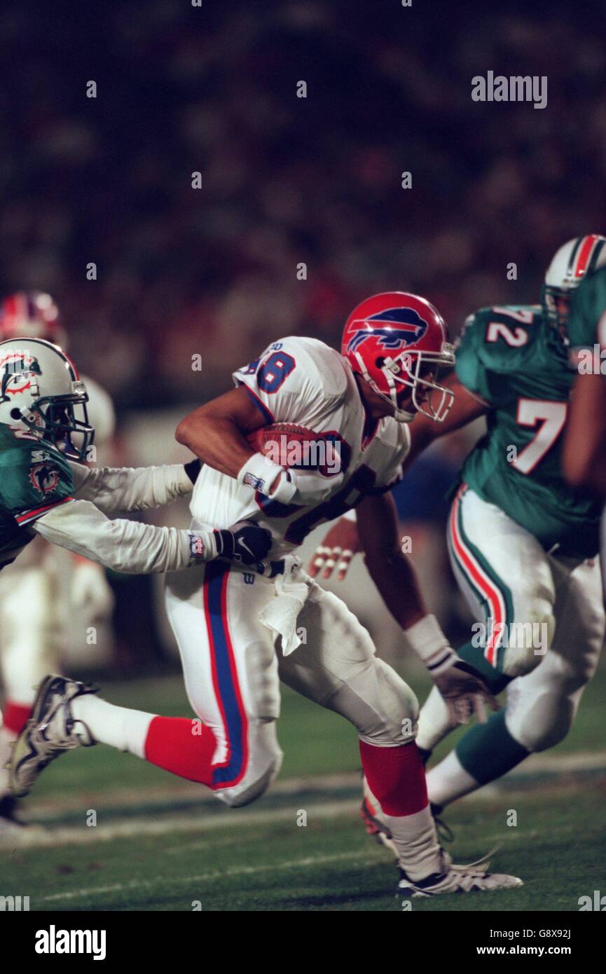 Buffalo bills tackle hi-res stock photography and images - Alamy