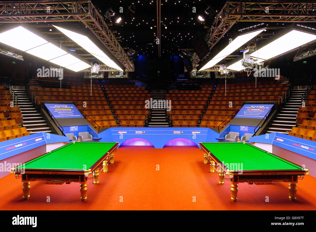 Crucible snooker tables hi-res stock photography and images - Alamy