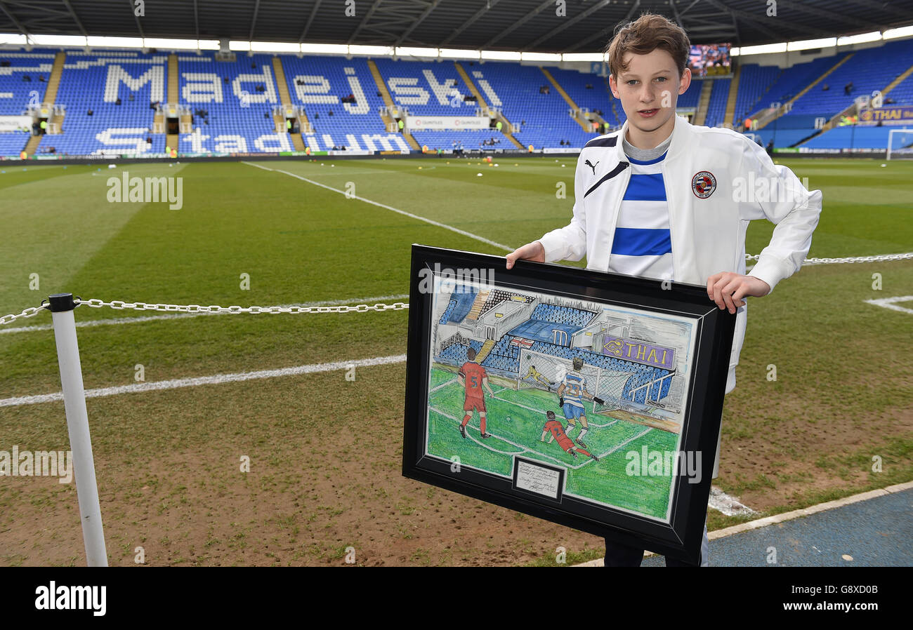 Reading fan Stanley Harris with a painting he has made of Reading ...