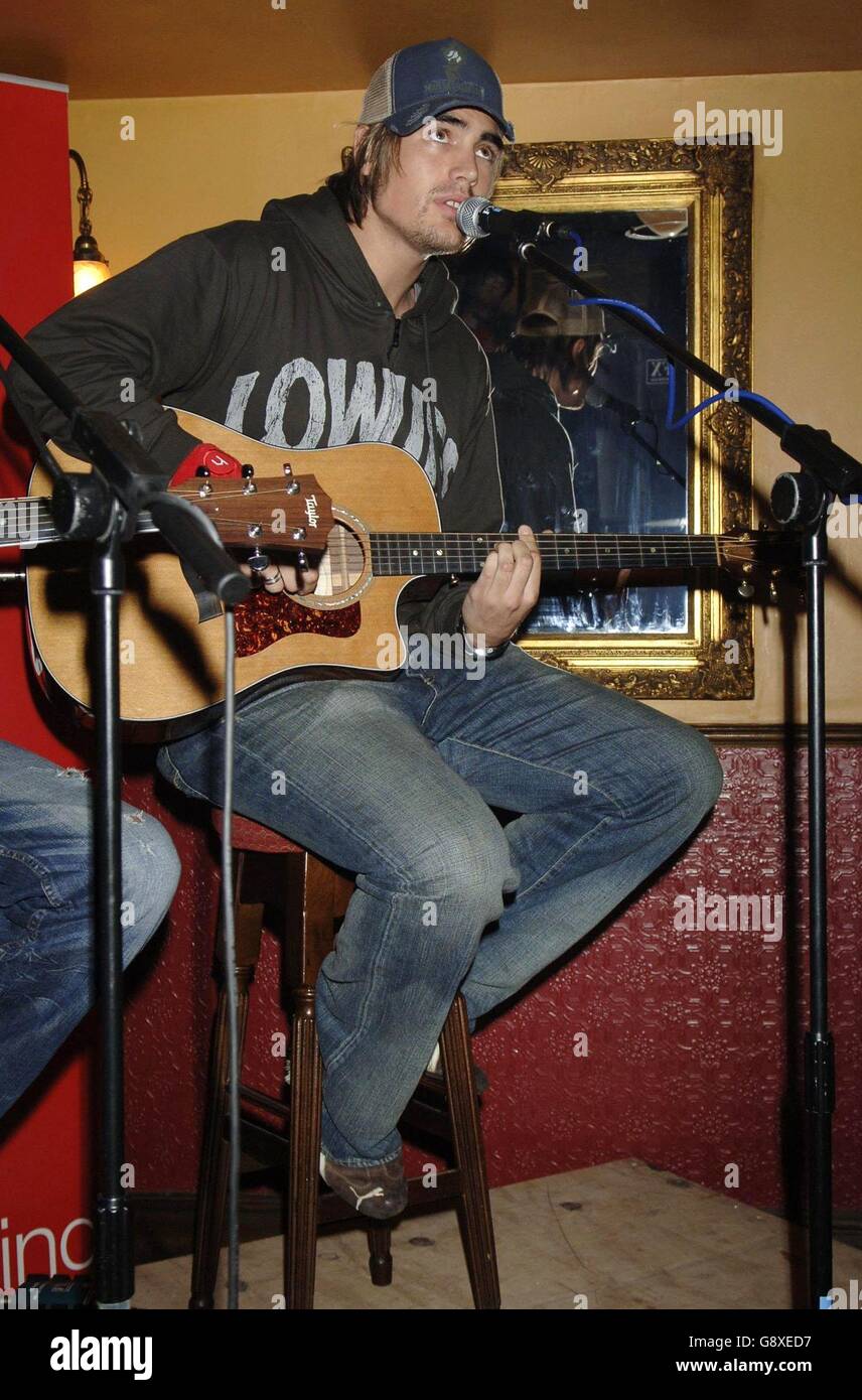 Charlie Simpson of Fightstar performs for Shelter's Million Children ...