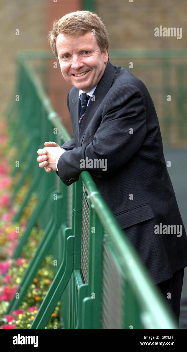 Former olympic hurdler david hemery hi-res stock photography and images ...