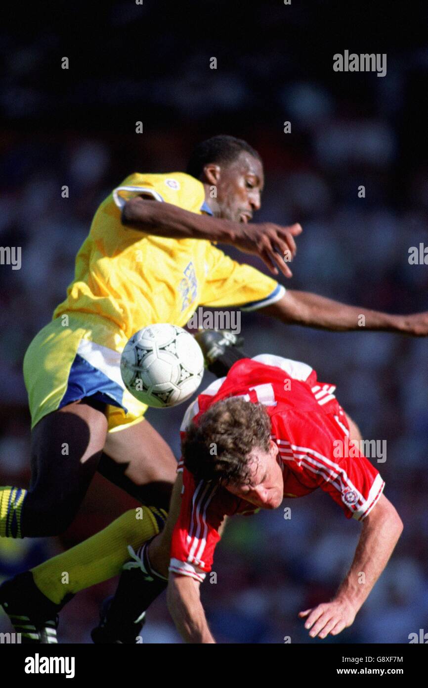 (l-r) Chris Whyte, Leeds United and Mark Hughes, Manchester United ...