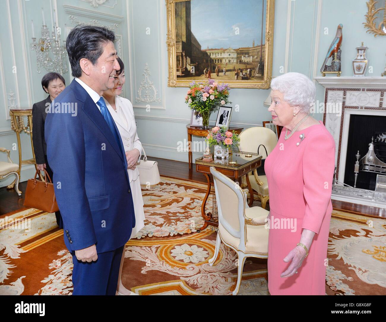 Queen Elizabeth II talks with shakes the Prime Minister of Japan Shinzo ...