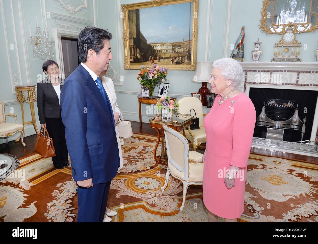 Queen Elizabeth II talks with shakes the Prime Minister of Japan Shinzo ...