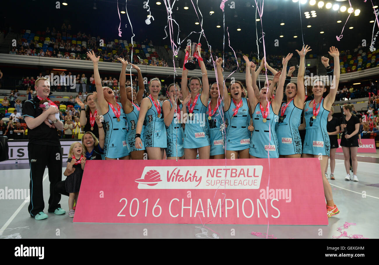 Netball celebration weekendsport0605 hi-res stock photography and ...