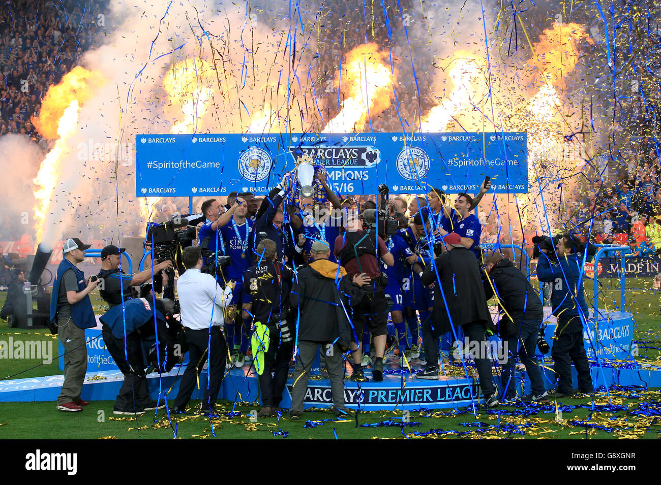 Wes morgan premier league trophy hi-res stock photography and images ...