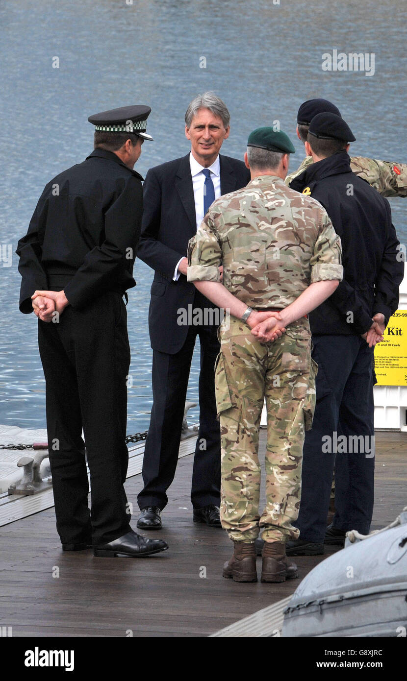 Left right defence secretary philip hammond hi-res stock photography ...