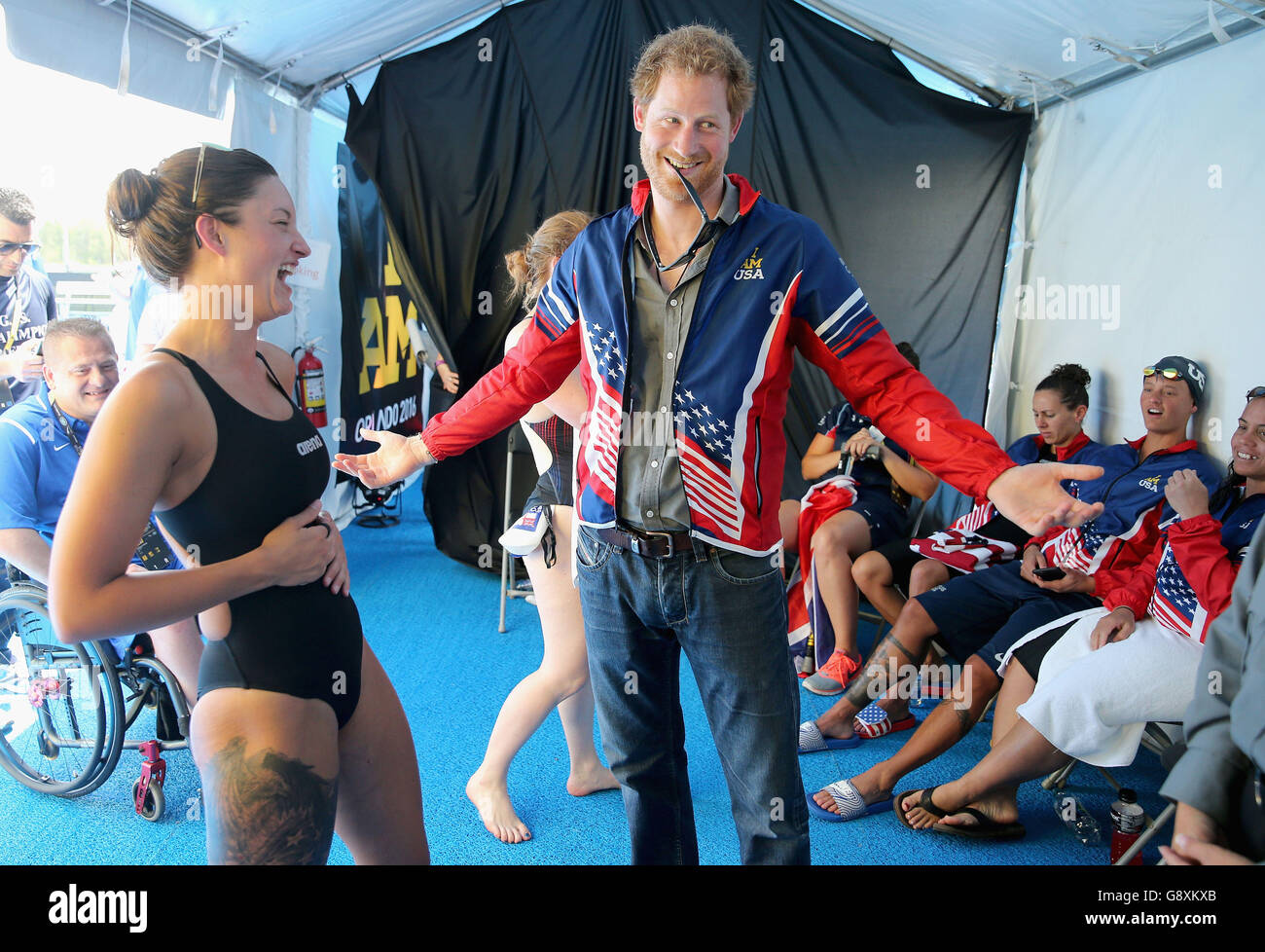 Prince Harry tries on USA Invictus Team Member Elizabeth Marks's Team ...