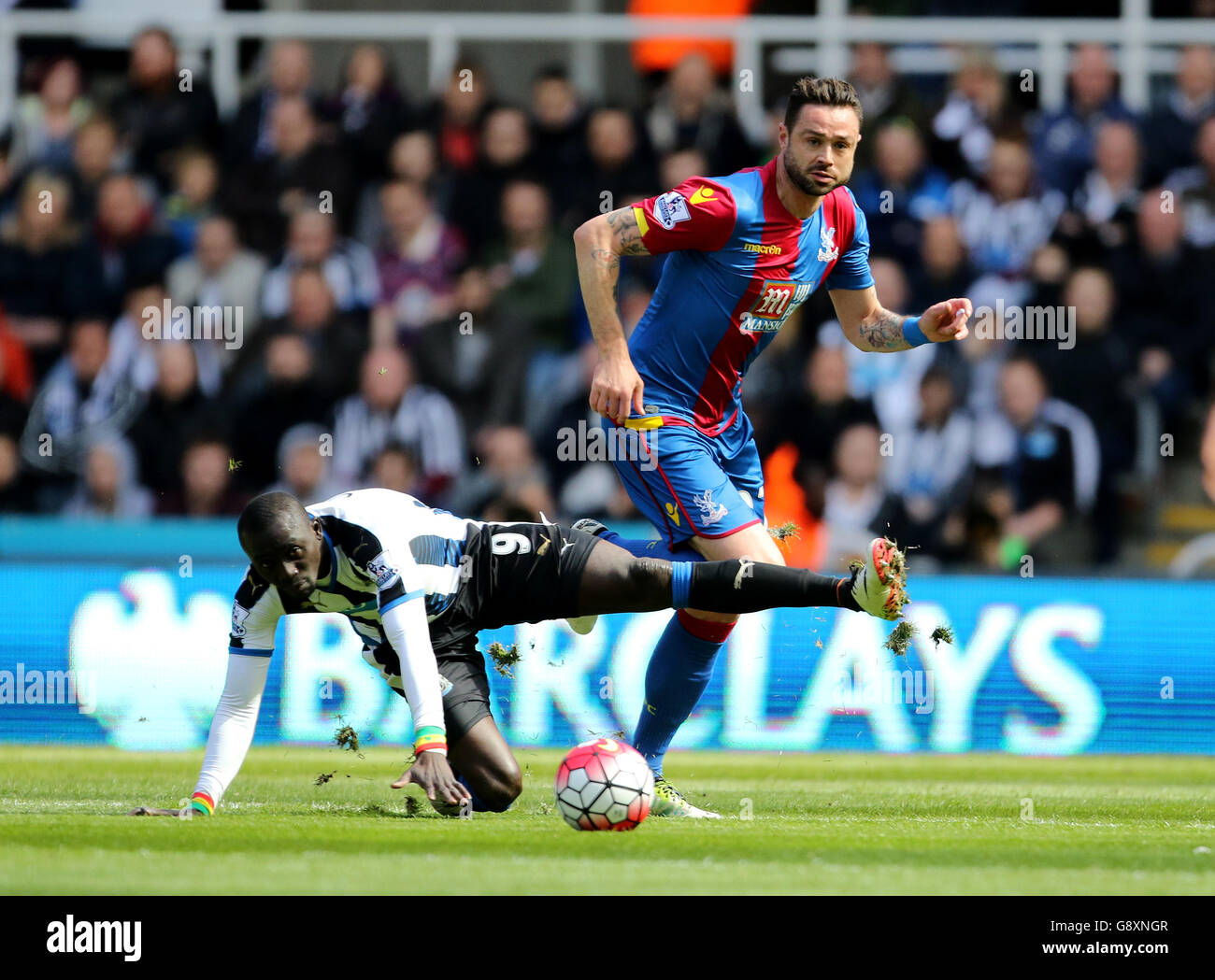 Crystal Palace's Damien Delaney (right) and Newcastle United's Papiss ...