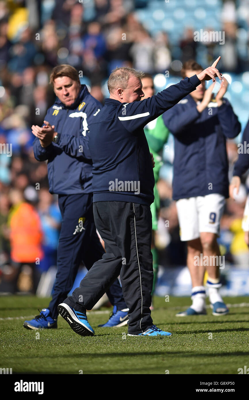 Leeds uniteds steve evans applauds the fans after the match hi-res ...