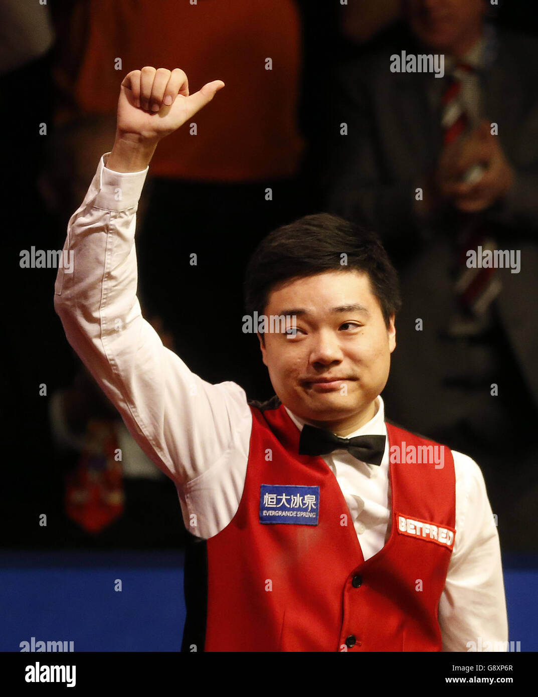 Ding Junhui celebrates winning the semi final match against Alan ...