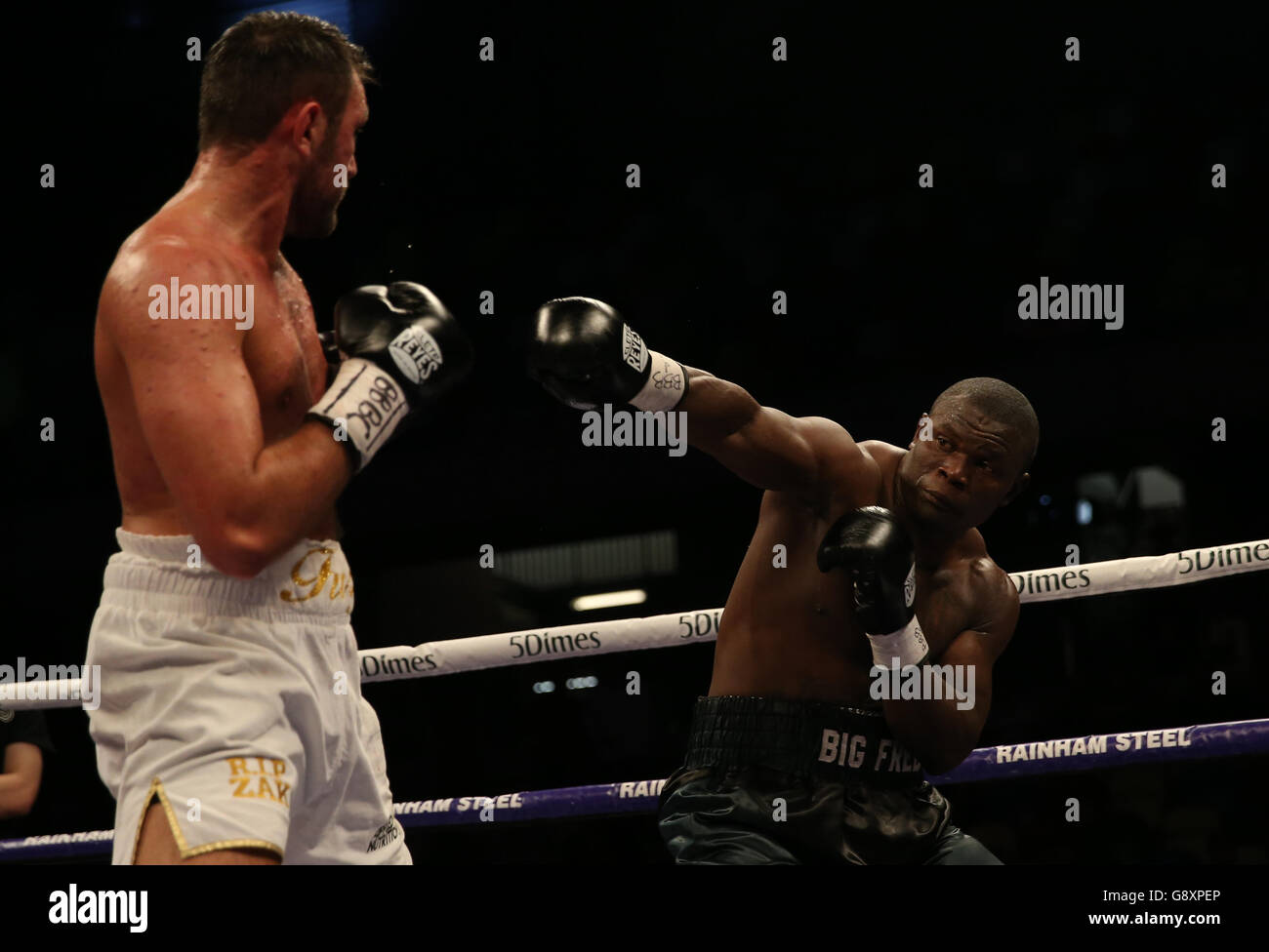 Heavyweight bout copper box hi-res stock photography and images - Alamy