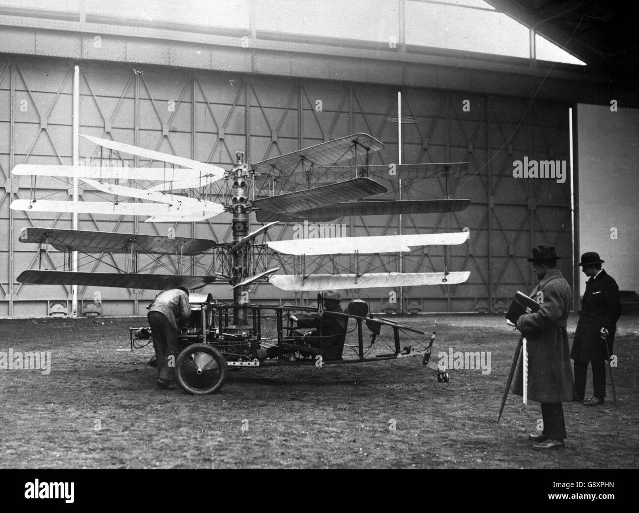 Helicopter invention hi-res stock photography and images - Alamy