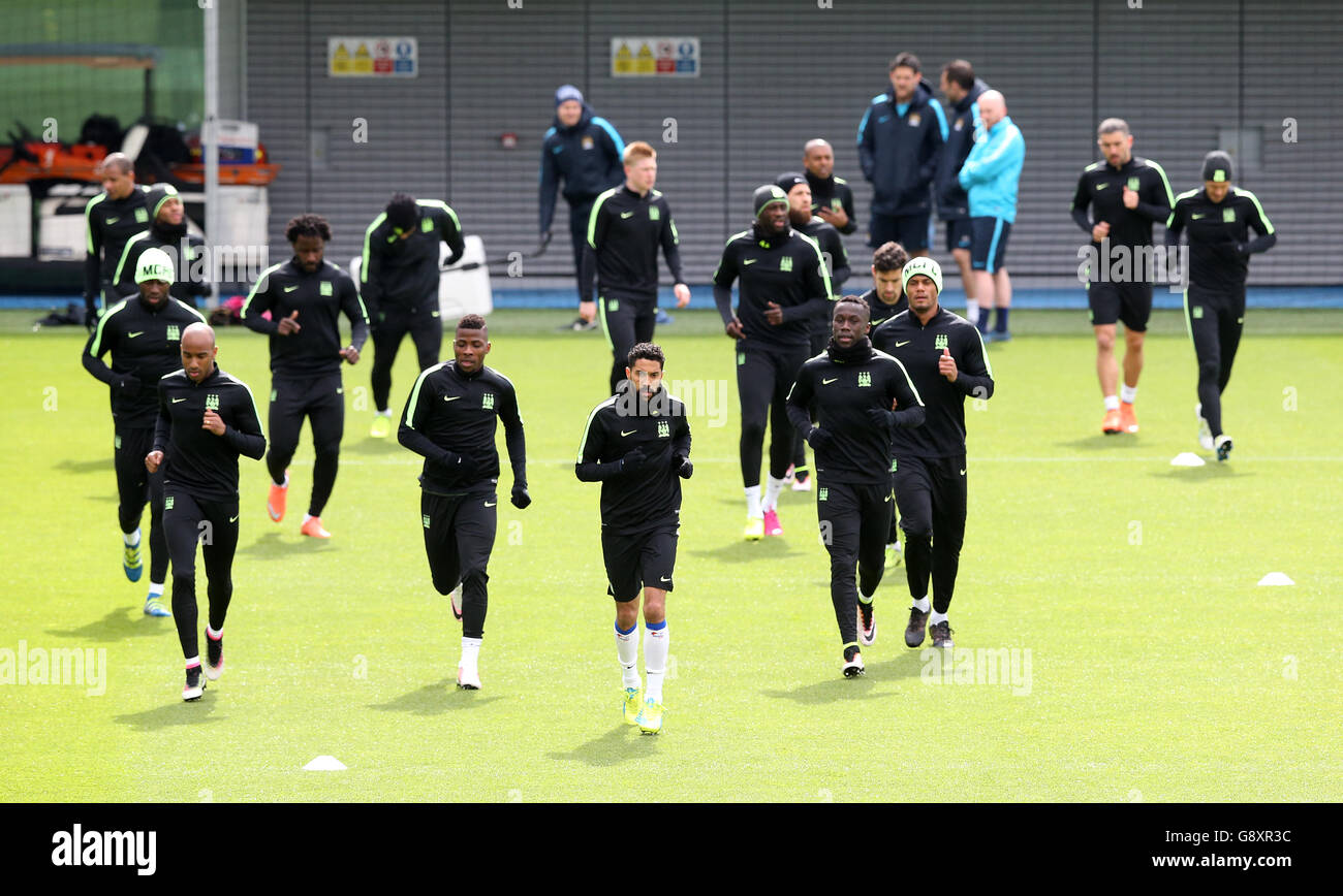 Manchester Gael Clichy (centre) during a training session at City ...